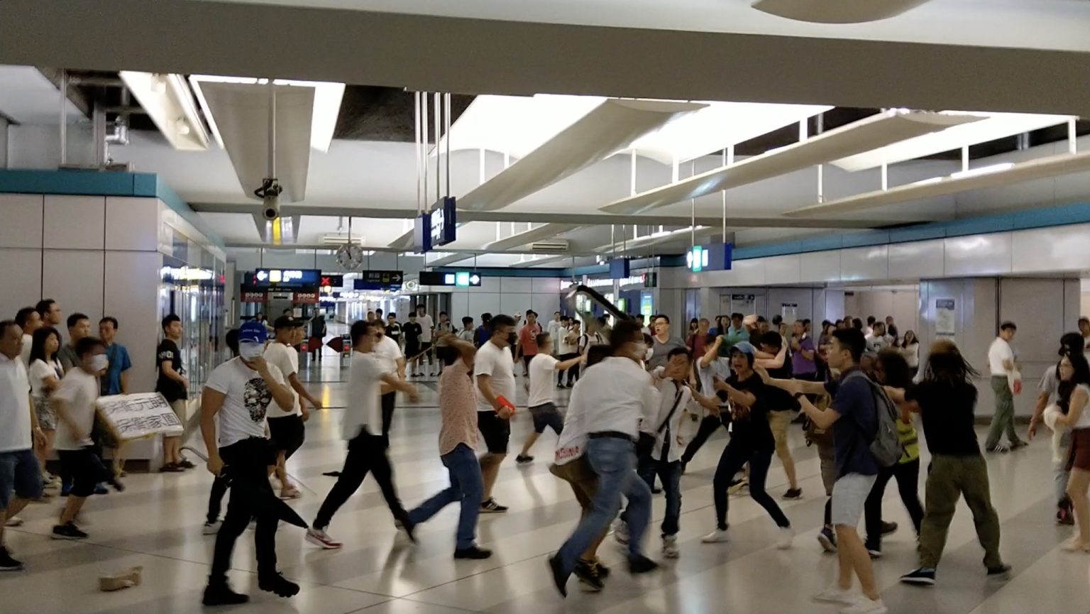 721襲擊五年 過去一年沒新拘捕或檢控 至今非白衣1人罪成 白衣人9罪成、1罪脫 | LIHKG 討論區